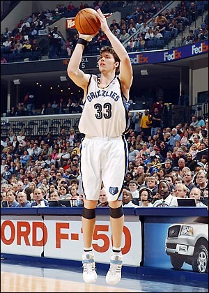 Memphis Flyer | “Welcome Back Mike”: Notes From the Forum Lobby